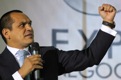 Contratar a Finito Lopez